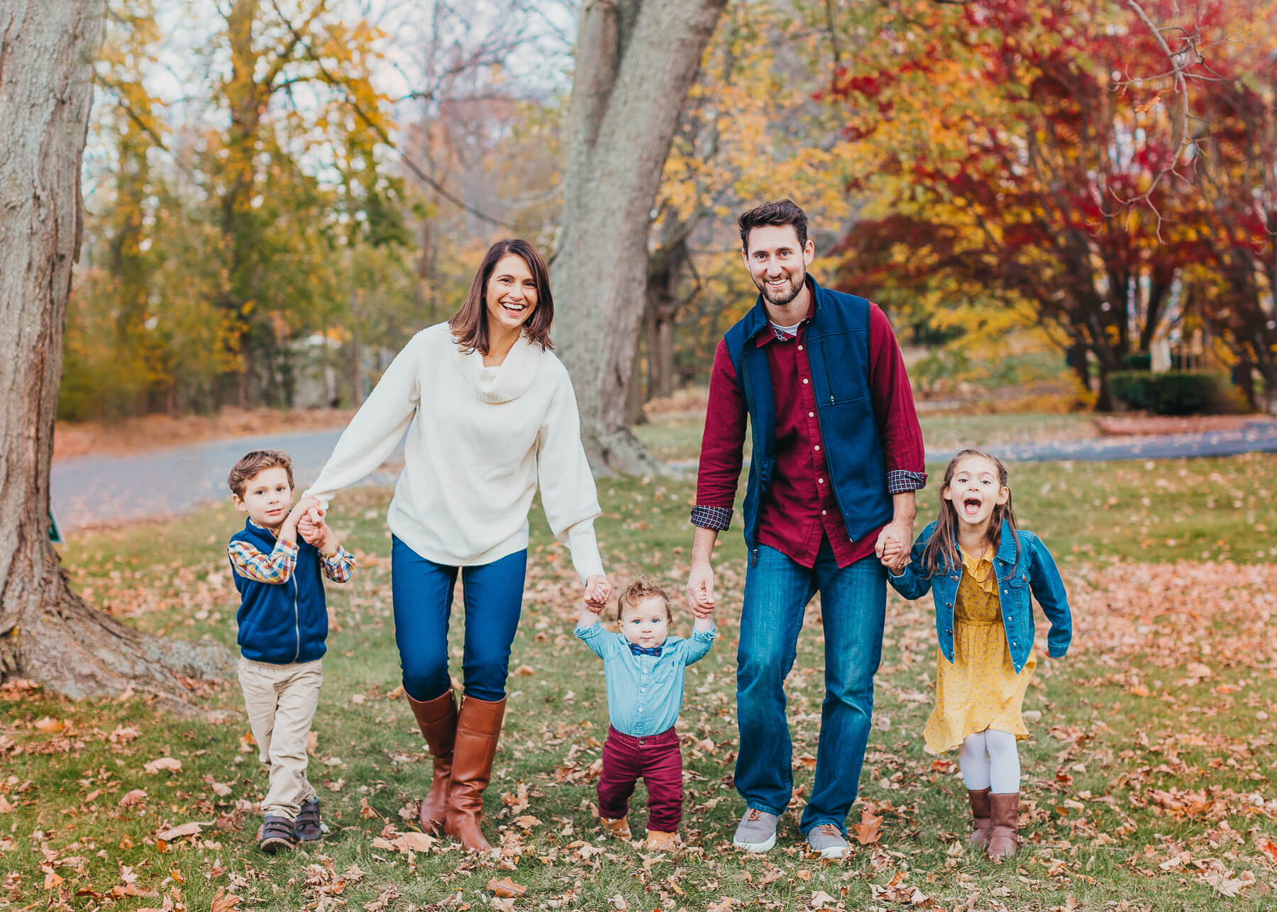 Tips for fun family photos with toddlers and young children - Isabel Sweet