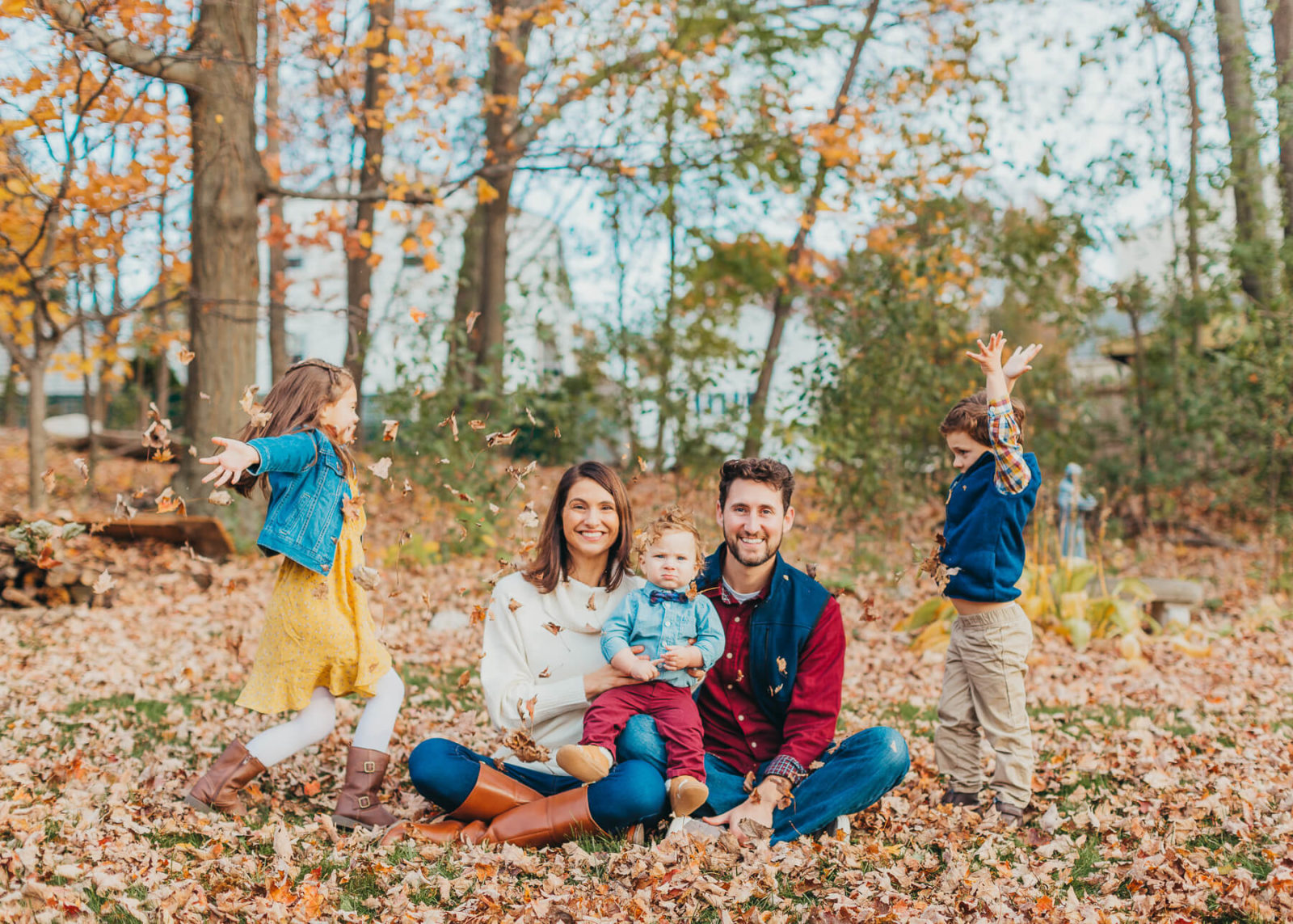 Tips for fun family photos with toddlers and young children - Isabel Sweet