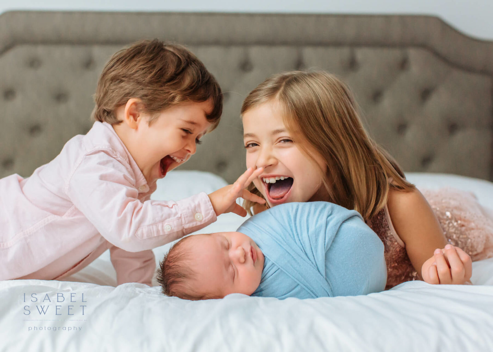 Beautiful sibling photos with newborn brother! - isabelsweet.com